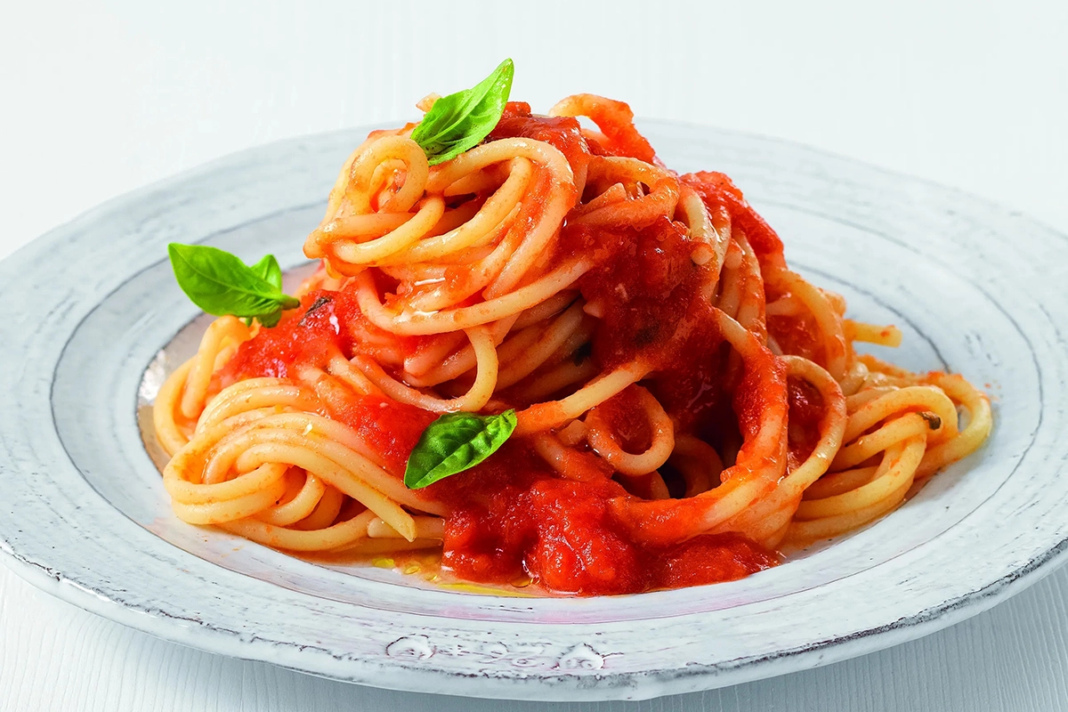 Spaghetti pomodoro e basilico - Recettes Italiennes